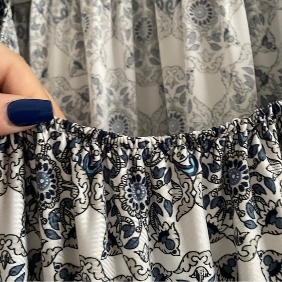 Gilli | Dresses | Gilli Smocked Top Paisley Floral Pattern Blue And ...